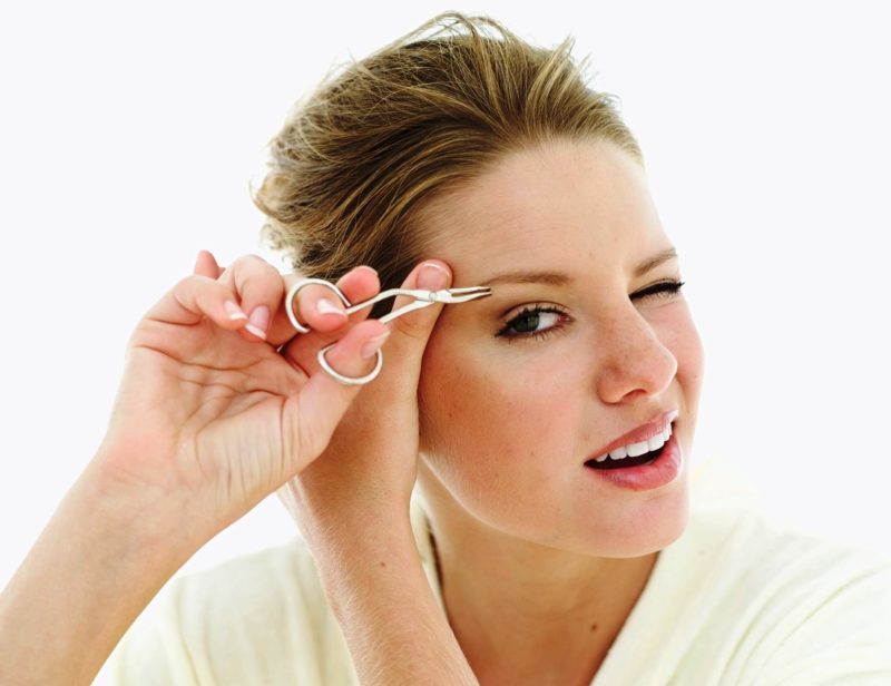 Pluck eyebrows properly and bring them into perfect shape