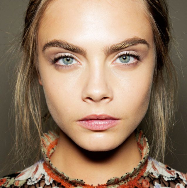 How to choose the shape of eyebrows for an oval face?