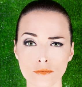 How common is it to raise one eyebrow?