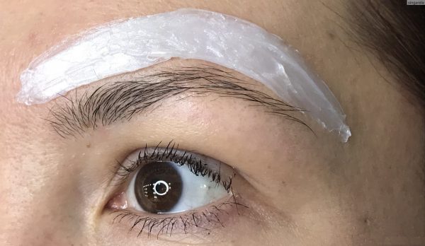 How long do eyebrow wax burns last?