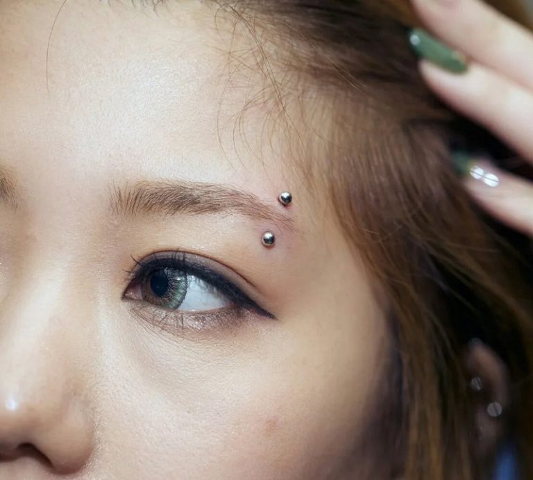 Eyebrow piercing irritation bump