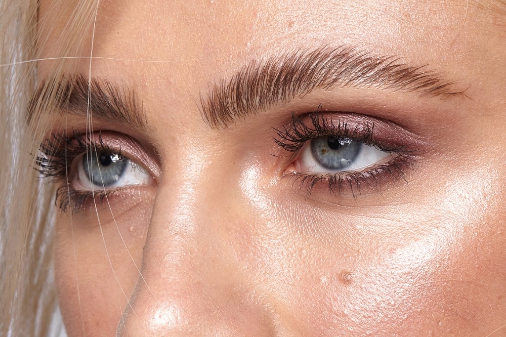 Fluffy Brows: the trend for disheveled brows
